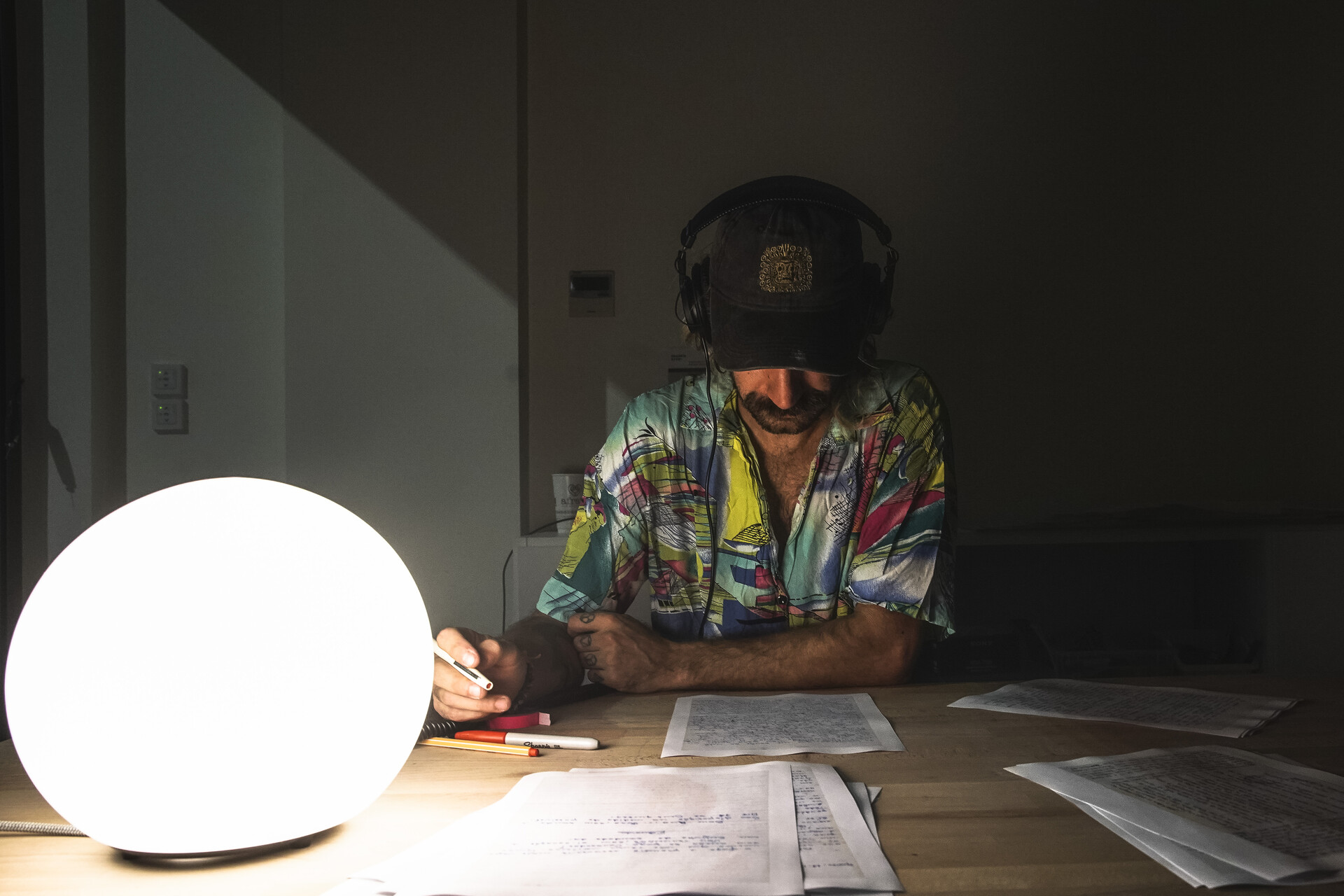 Οι καλλιτέχνες του Onassis AiR παρουσιάζουν την έρευνά τους στο πρώτο Open Day | LiFO